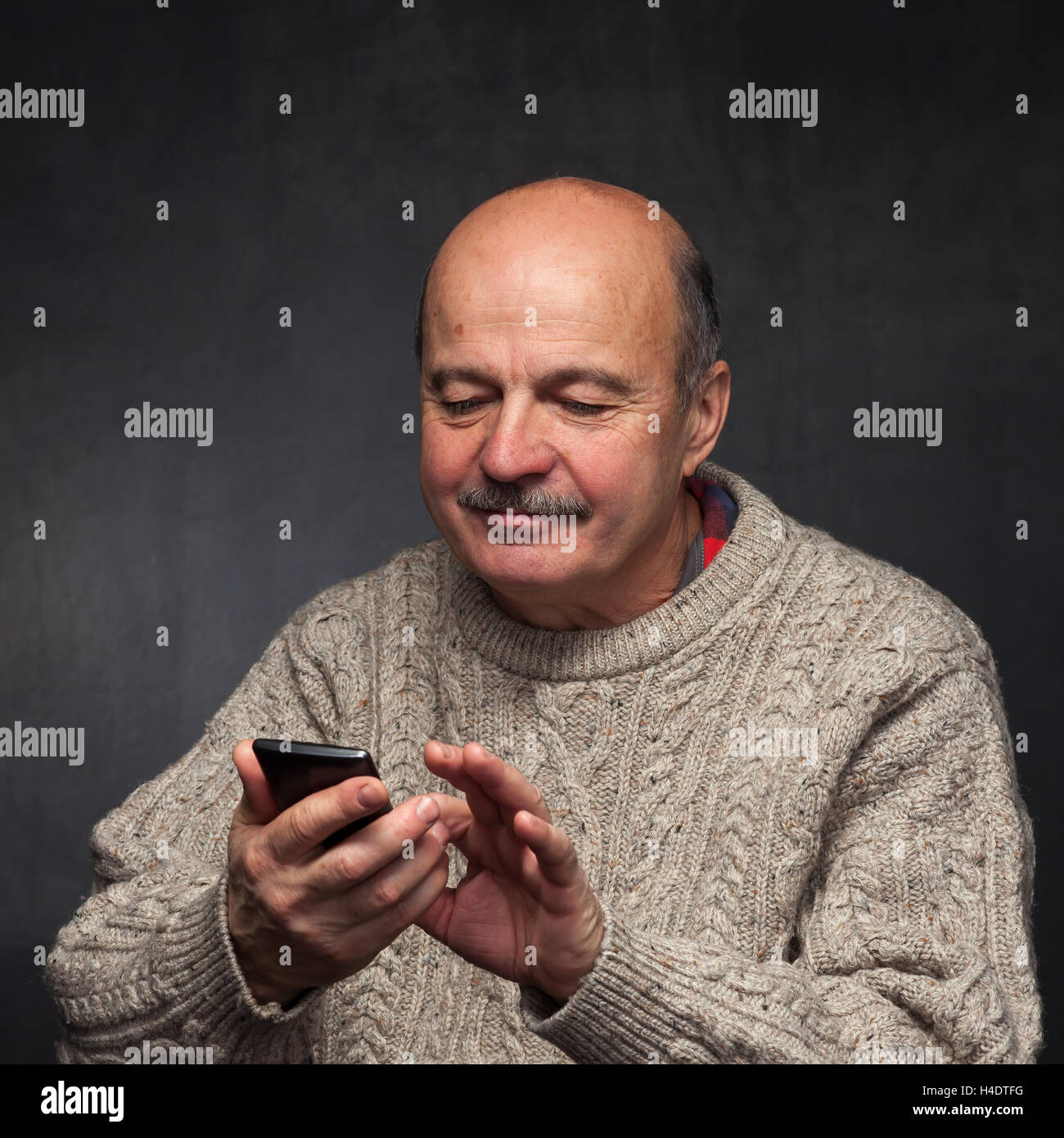 Make appointment with lover. Giving voice commands Stock Photo - Alamy