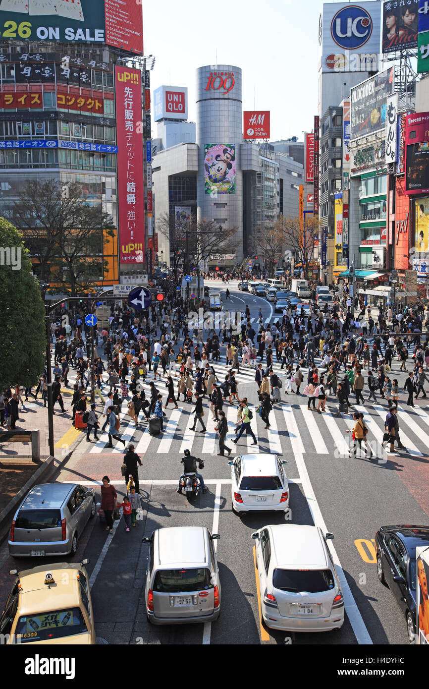 Shibuya crossing billboard hi-res stock photography and images - Alamy