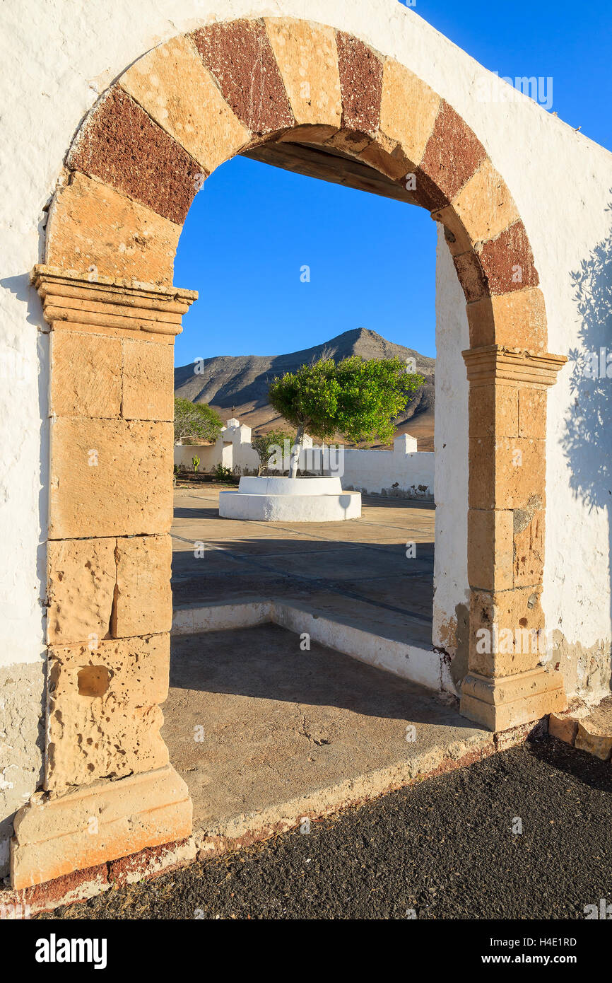 Door entrance white arch design hi-res stock photography and images - Alamy