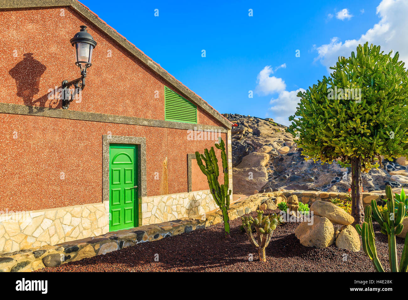 Stone house spain countryside hi-res stock photography and images - Alamy