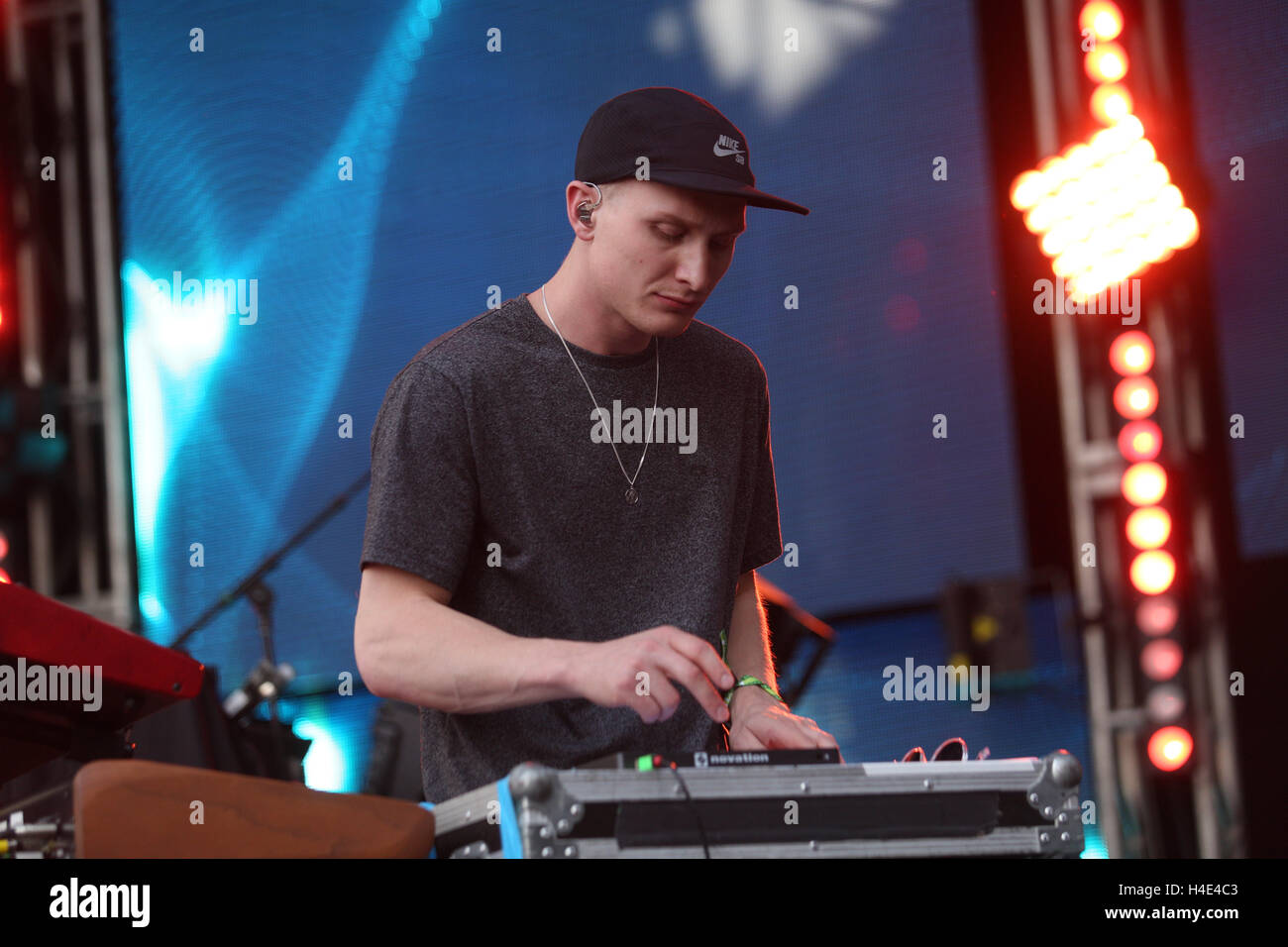 George Reid of Alunageorge performs at Neon Desert Music Festival on ...
