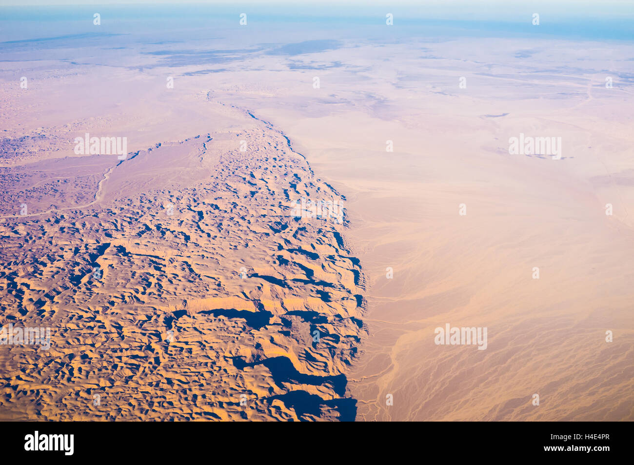 The mountains meet the plain in Egyptian Sahara Stock Photo - Alamy