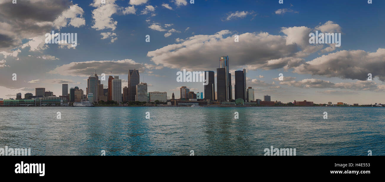 Panoramic view of Detroit skyline and river with dramatic clouds Stock ...