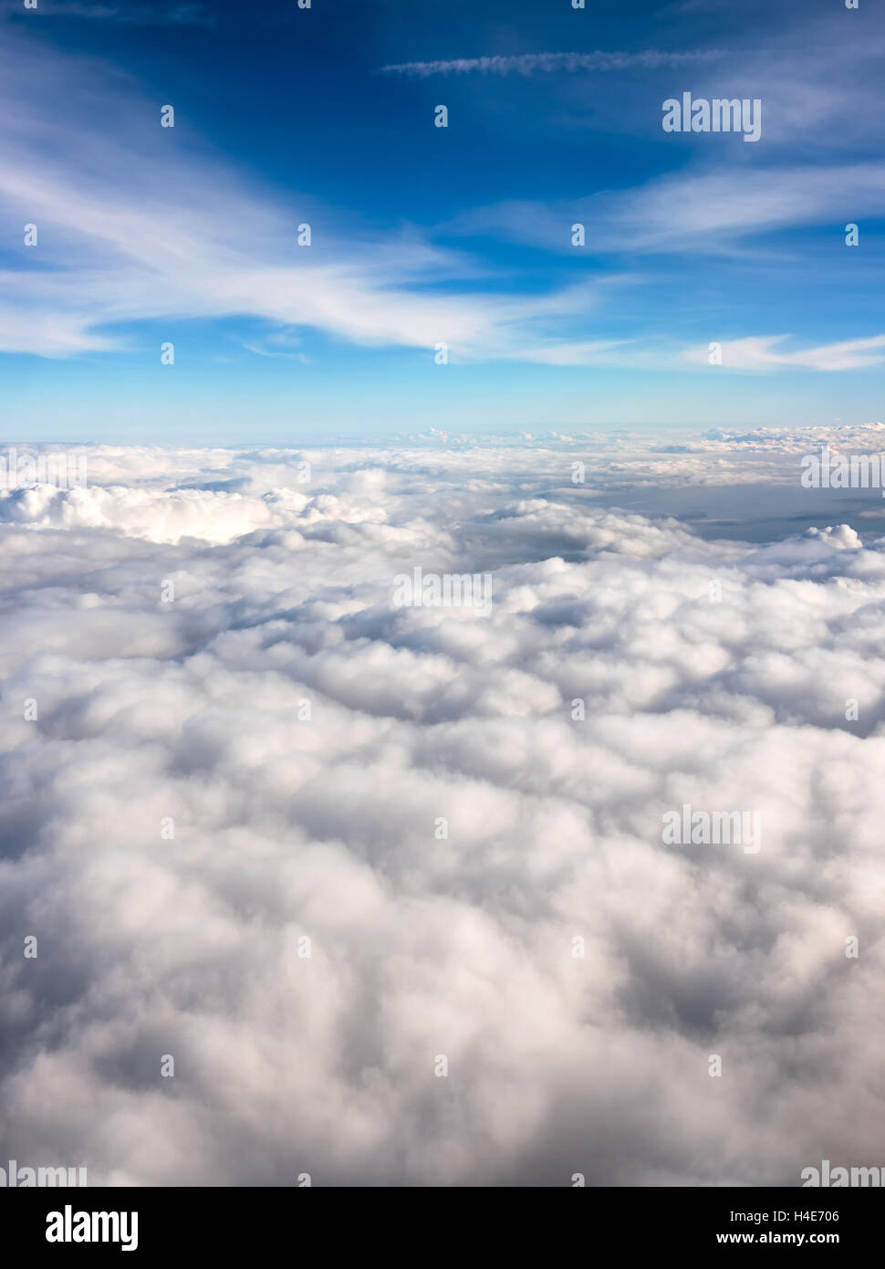 Dense layer of white cloud hi-res stock photography and images - Alamy