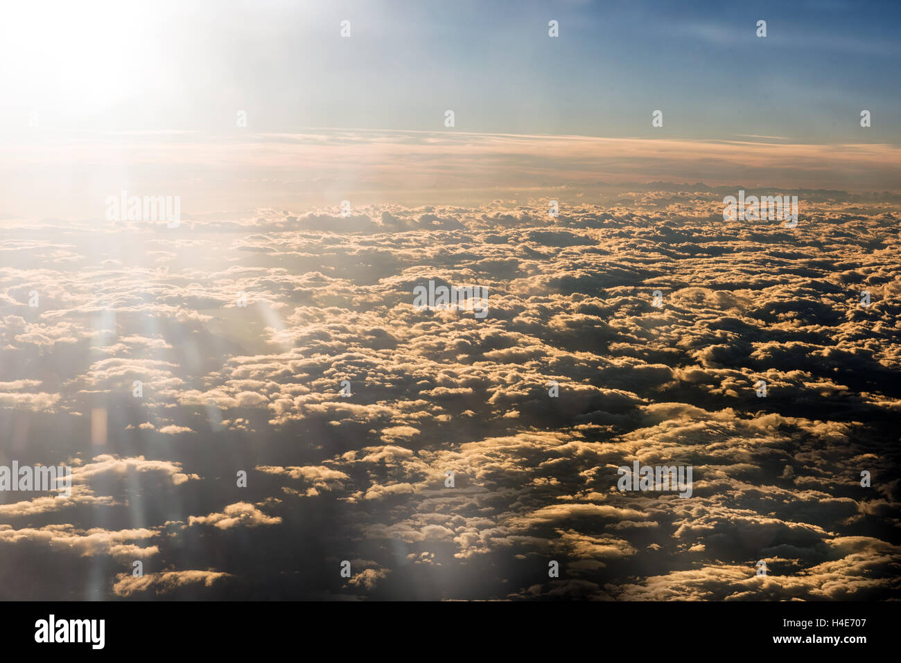 Above the cloud layer hi-res stock photography and images - Alamy