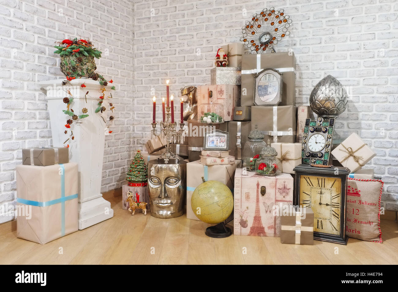 Unwrapped christmas gifts hi-res stock photography and images - Alamy