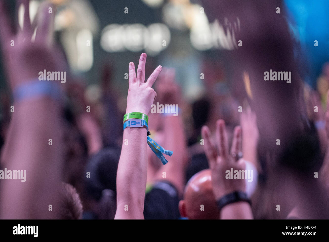 Middle and high school students get excited about WE Day Seattle events ...
