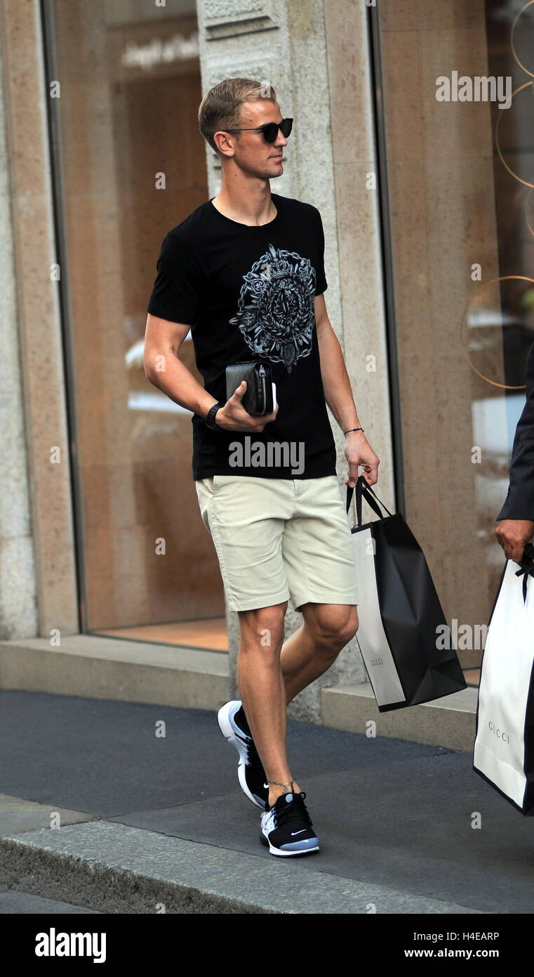 England and Torino goalkeeper Joe Hart spotted after shopping at the ...