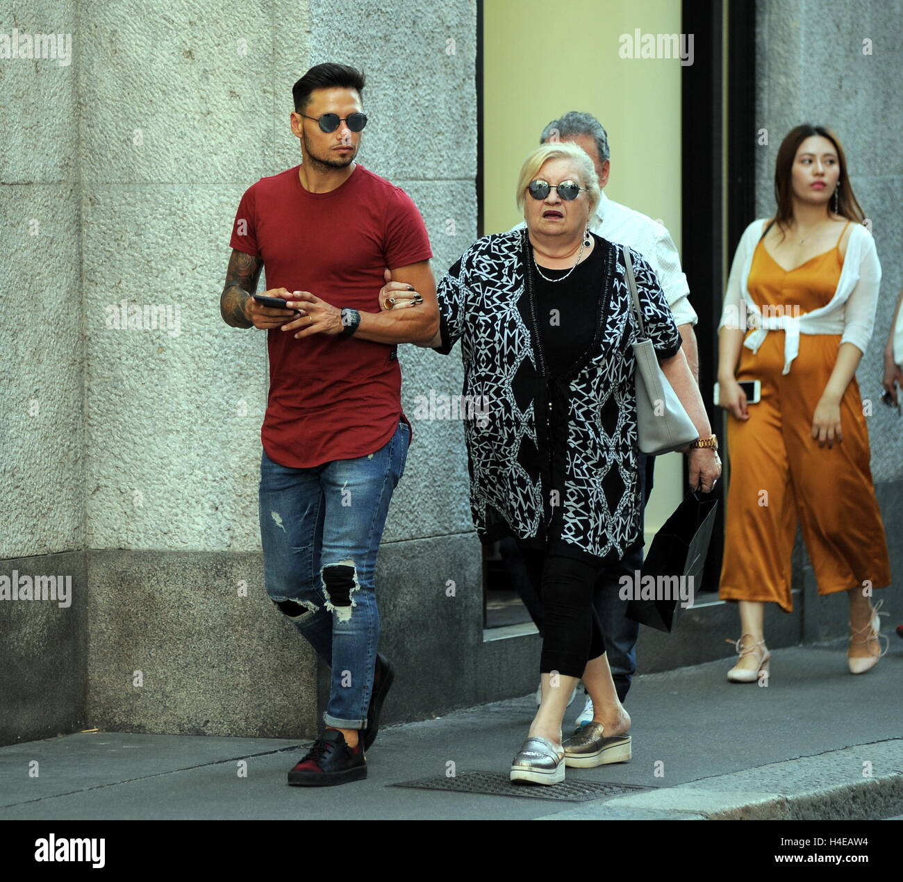 Argentina and Fiorentina footballer Mauro Zarate with his mother in ...