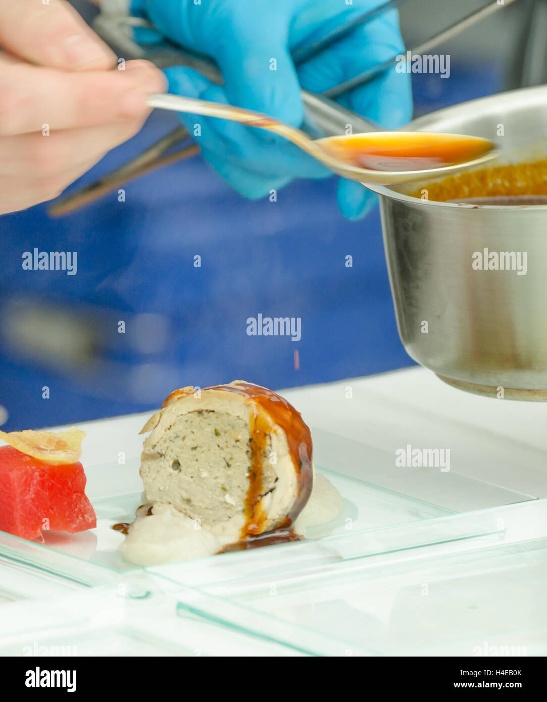 Masterchef hands hi-res stock photography and images - Alamy