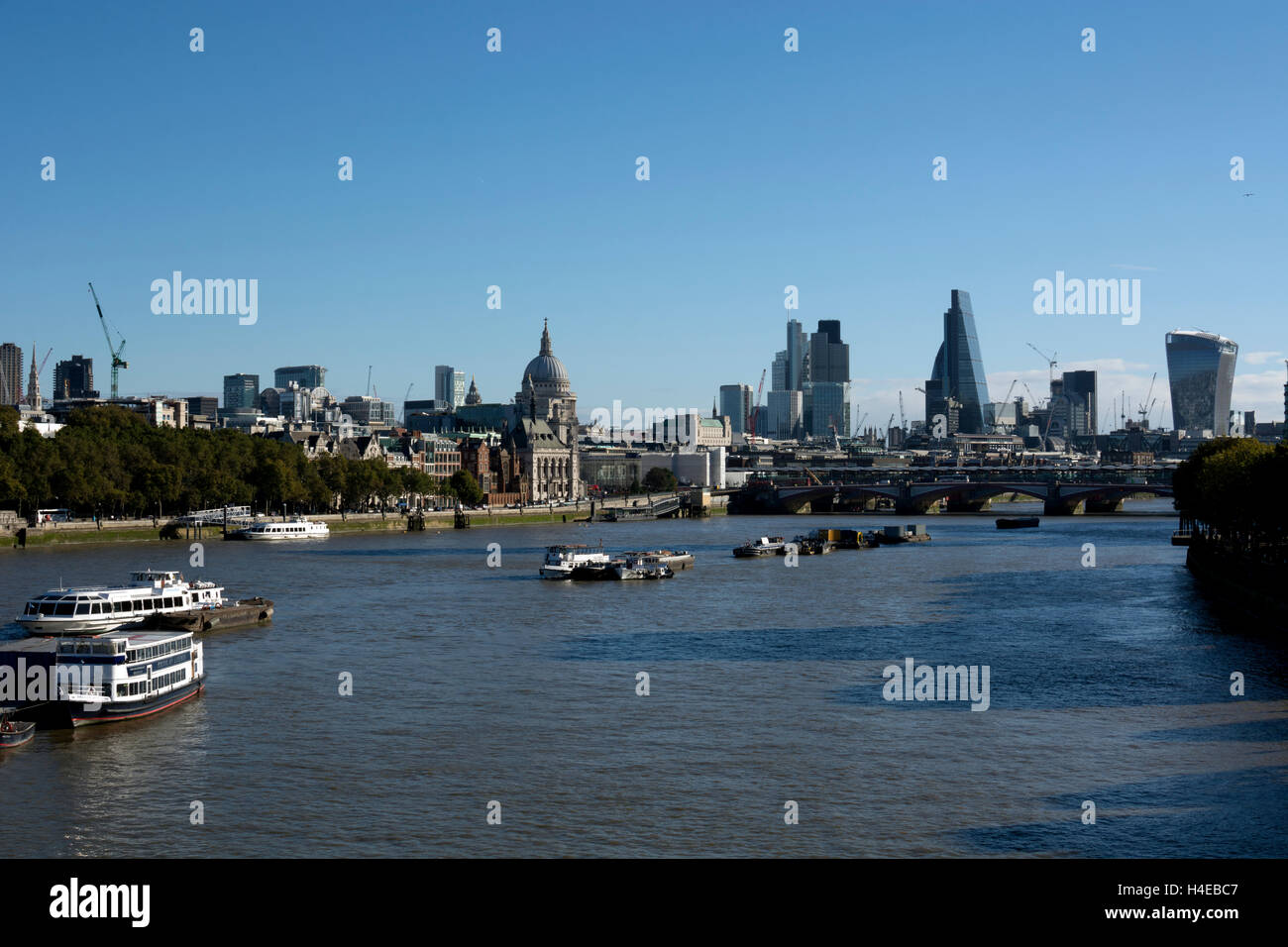 London waterloo bridge view hi-res stock photography and images - Alamy