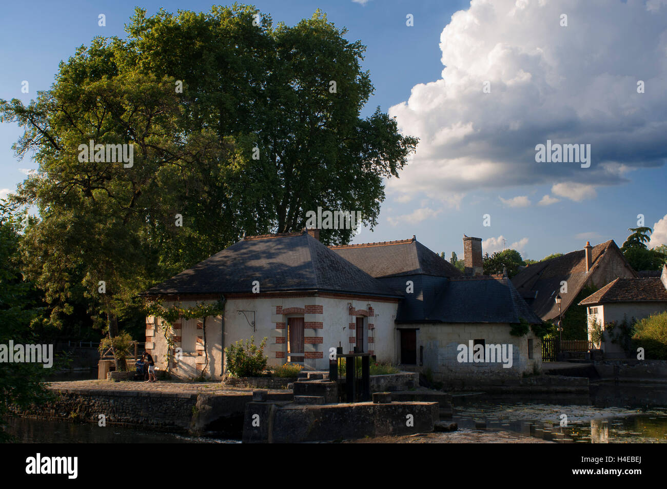The pretty quiet village of Azay le Rideau by the Indre river, Loire ...