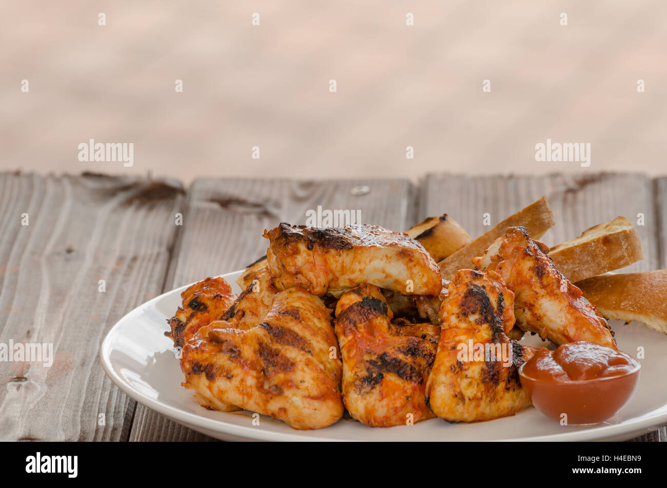 Messy chicken wings hi-res stock photography and images - Alamy
