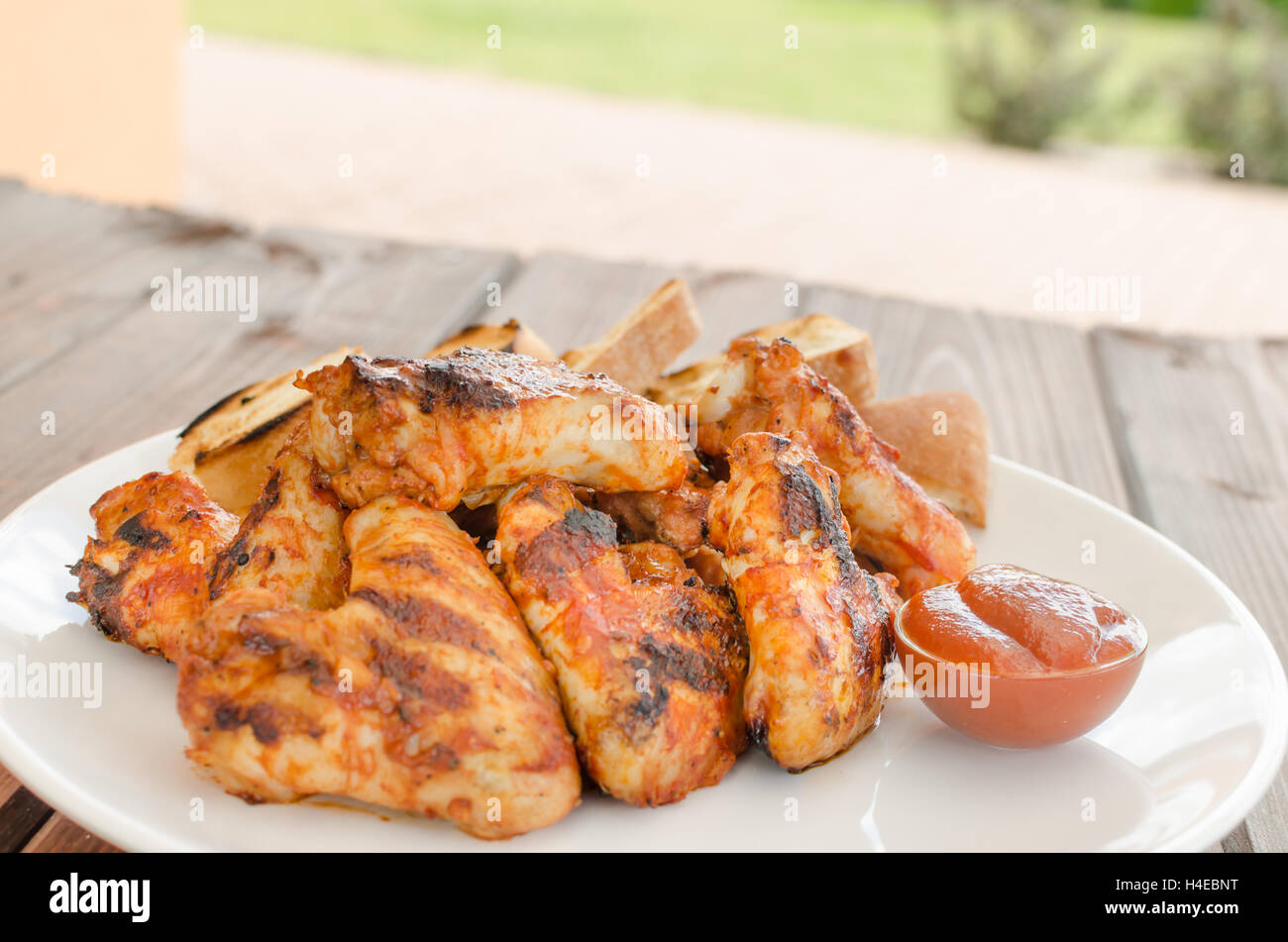 Messy chicken wing hi-res stock photography and images - Alamy