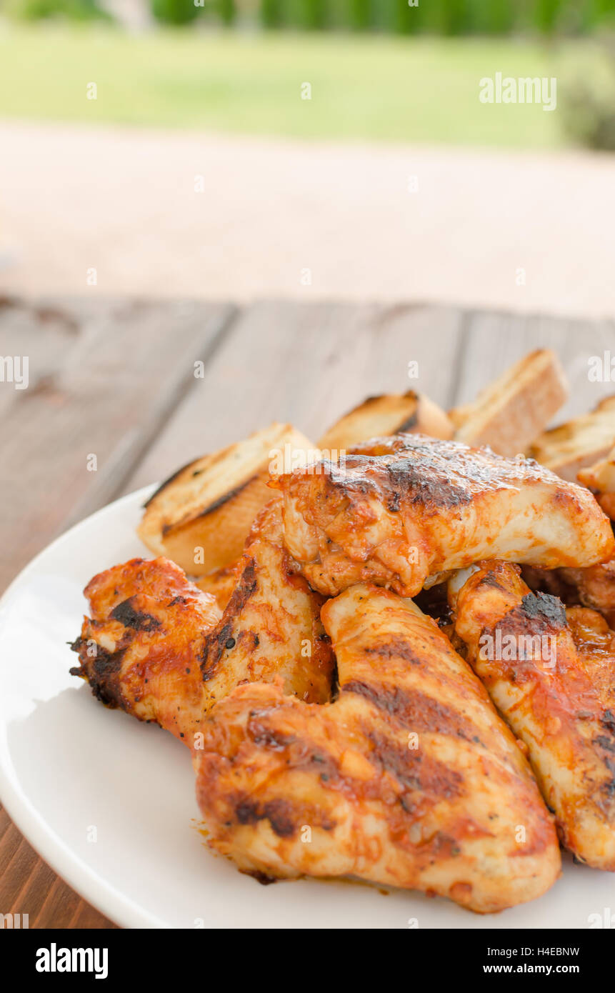 Messy chicken wings hi-res stock photography and images - Alamy