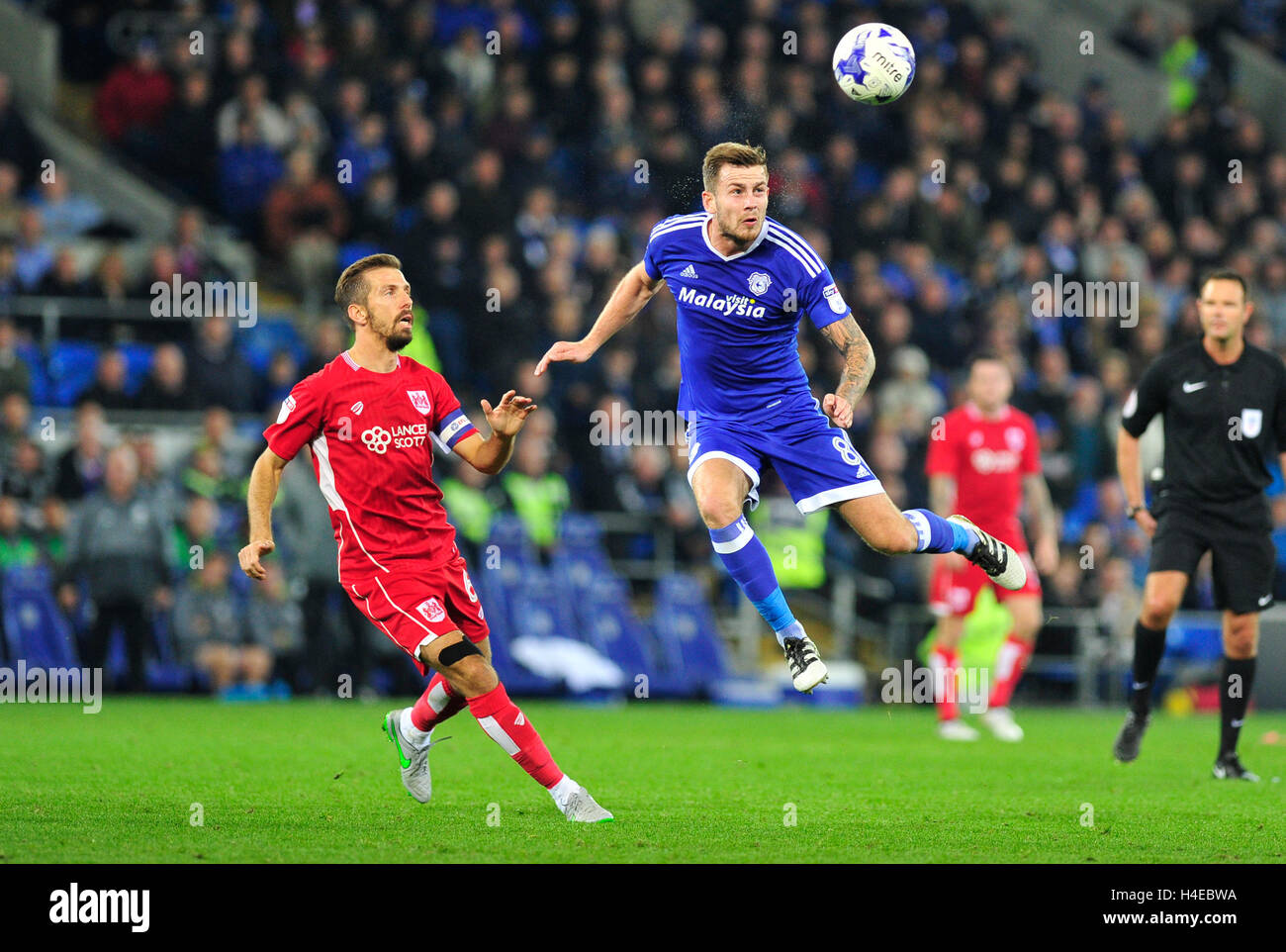 Cardiff City's Joe Ralls and Bristol City's Gary O'Neil battle for the ...