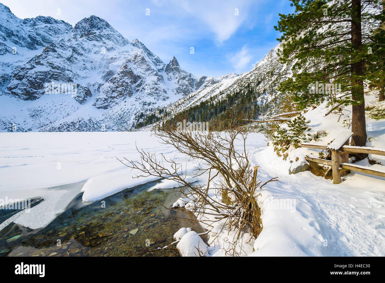 hiking-path-along-frozen-morskie-oko-lake-in-winter-tatra-mountains