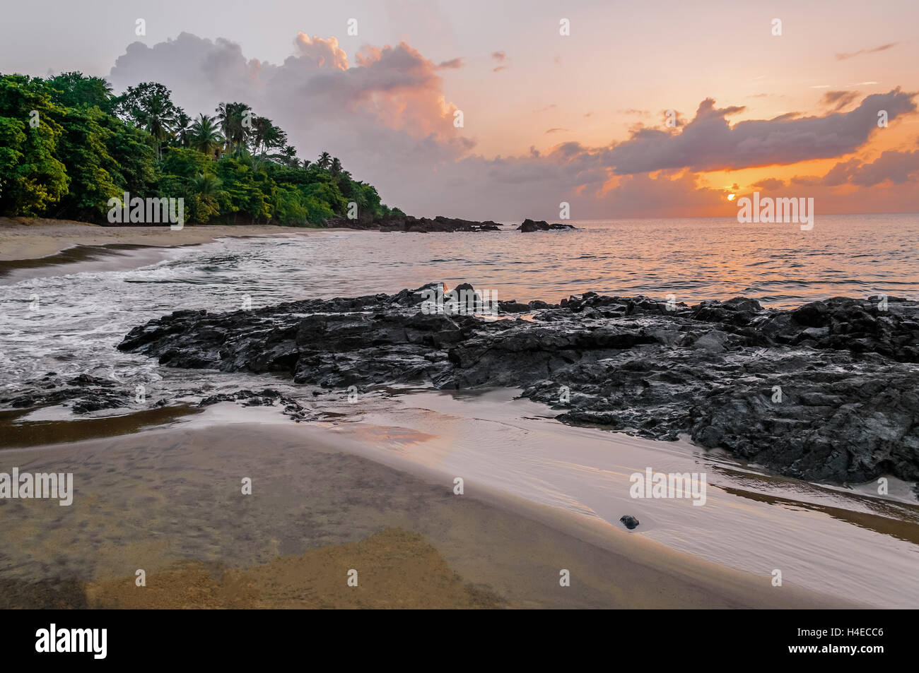Empty dusk beach hi-res stock photography and images - Alamy