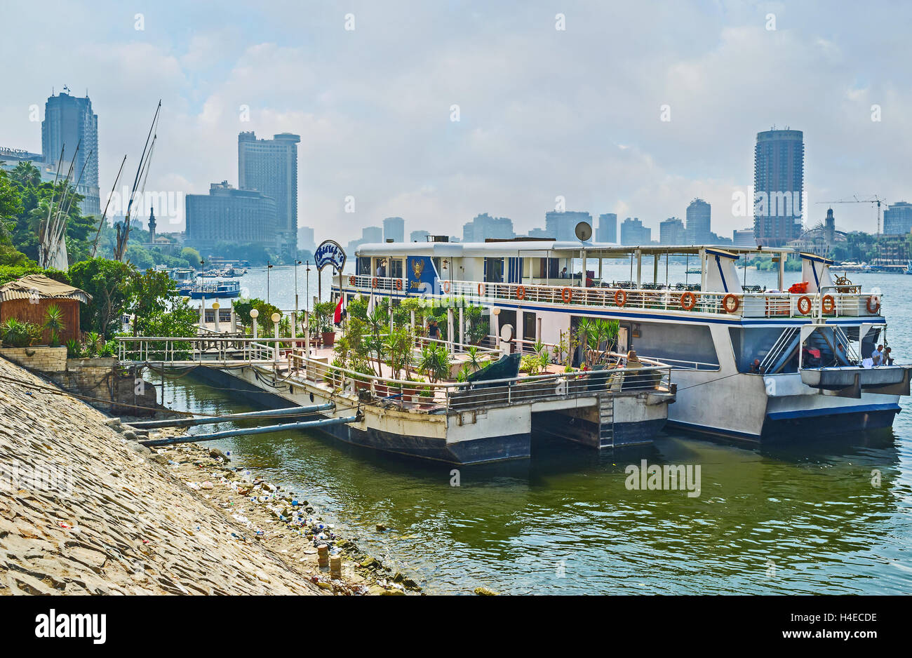 Cairo nile restaurant hi-res stock photography and images - Alamy