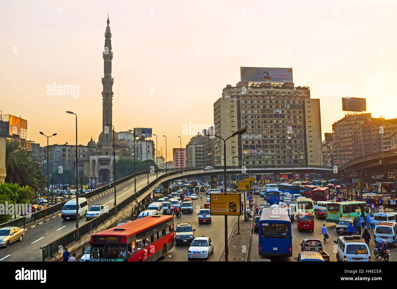 The noisy evenning on the Ramses Square, the constant traffic jams on ...