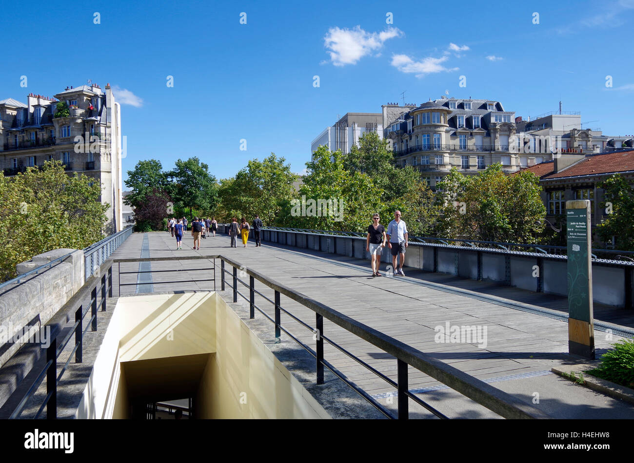 Paris France Promenade Plantée, garden on viaduct Stock Photo - Alamy