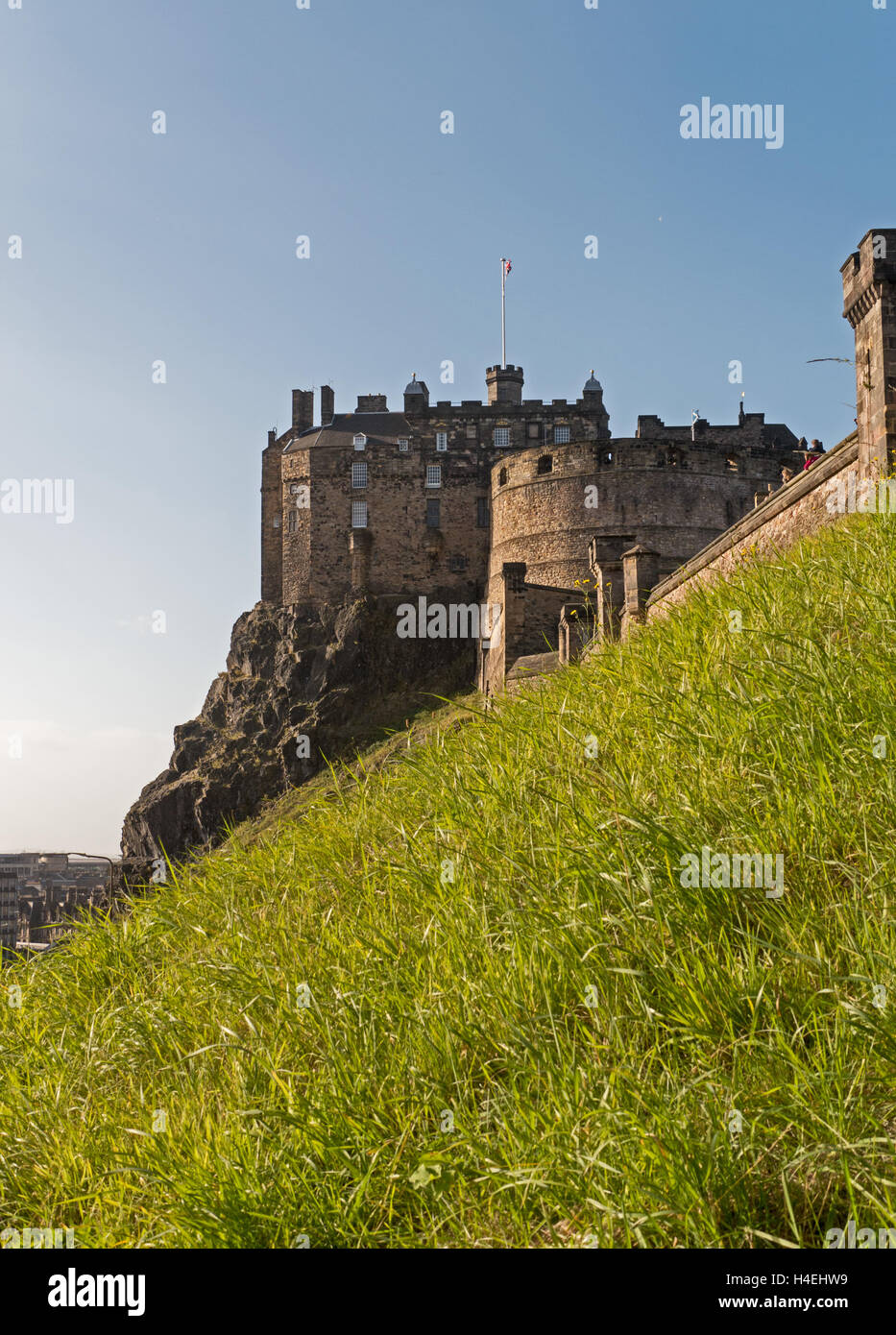 Battlements of edinburgh castle hi-res stock photography and images - Alamy