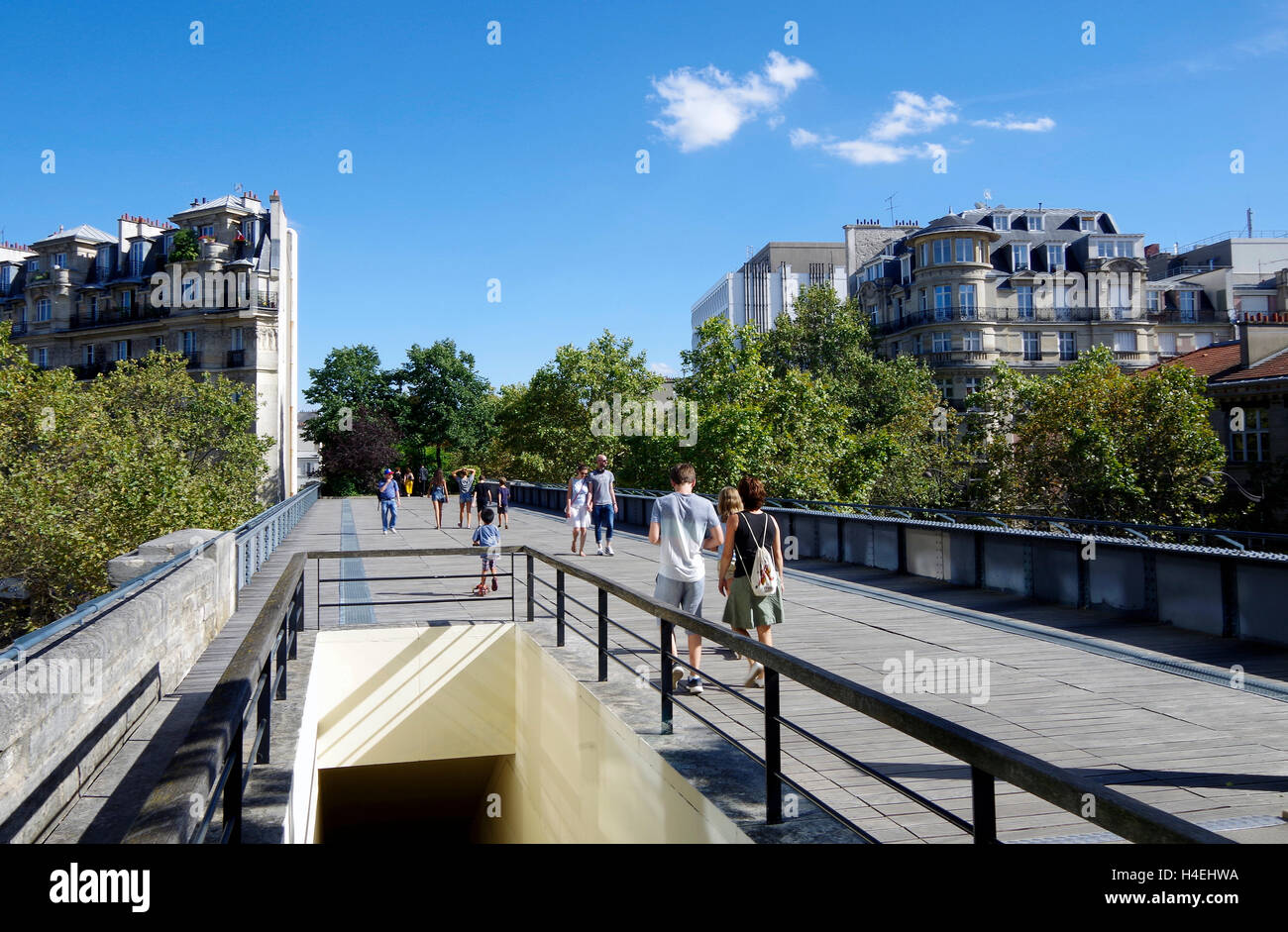 Paris France Promenade Plantée, garden on viaduct Stock Photo - Alamy