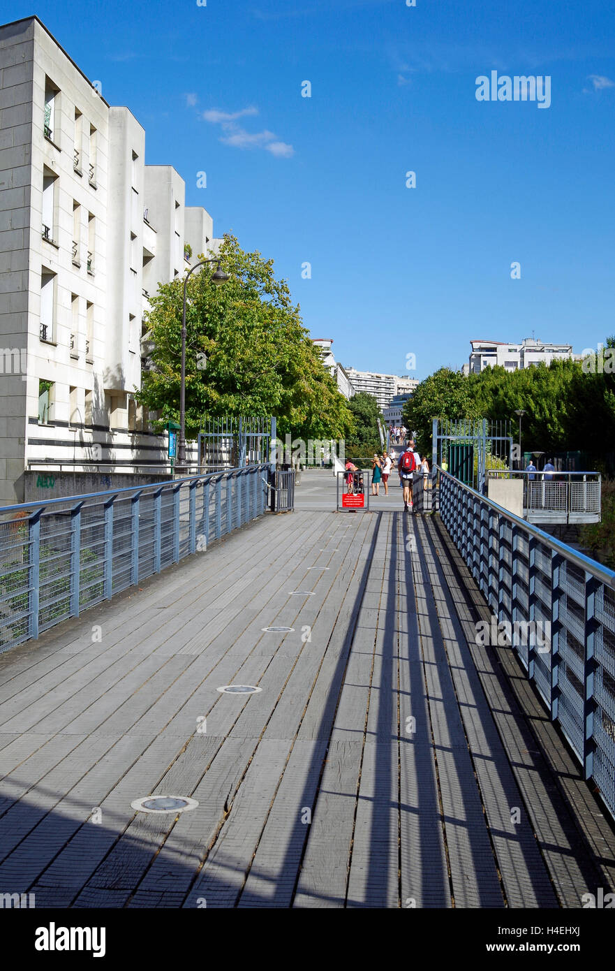 Paris France Promenade Plantée, pedestrian bridge Stock Photo - Alamy