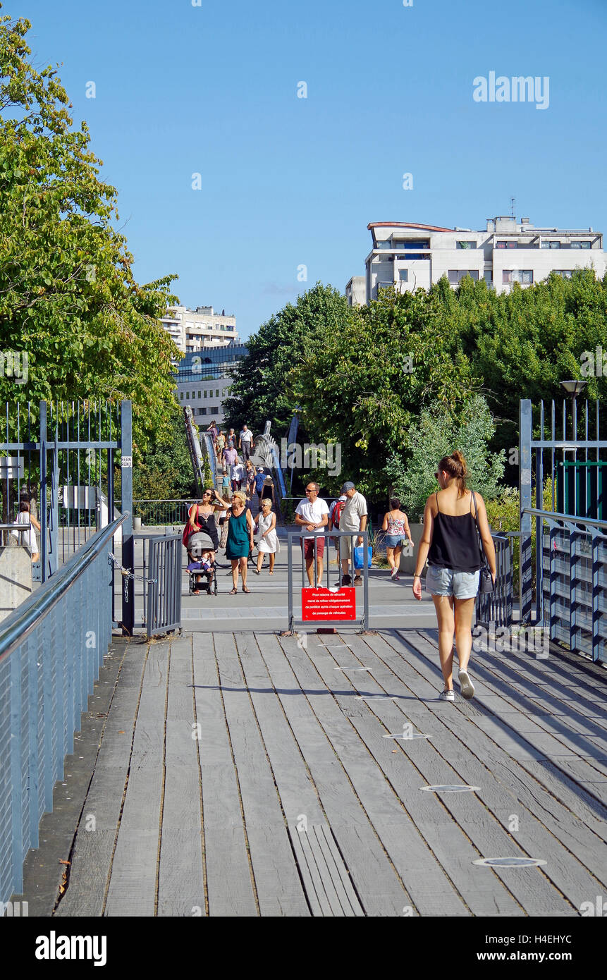 Paris France Promenade Plantée, pedestrian bridge Stock Photo - Alamy