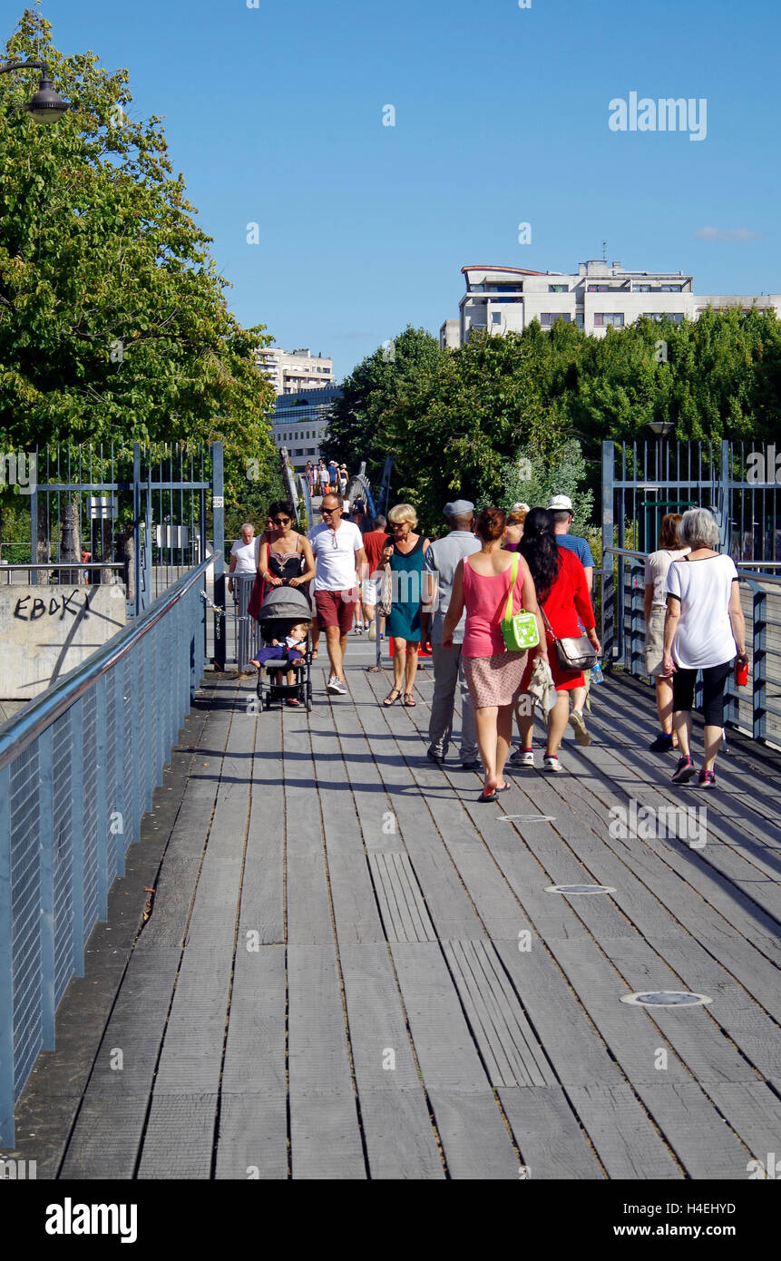 Paris France Promenade Plantée, pedestrian bridge Stock Photo - Alamy