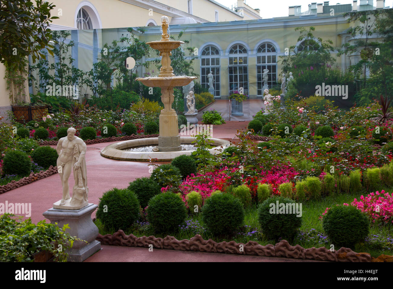 A courtyard at The Hermitage Museum in St. Petersburg, Russia Stock ...