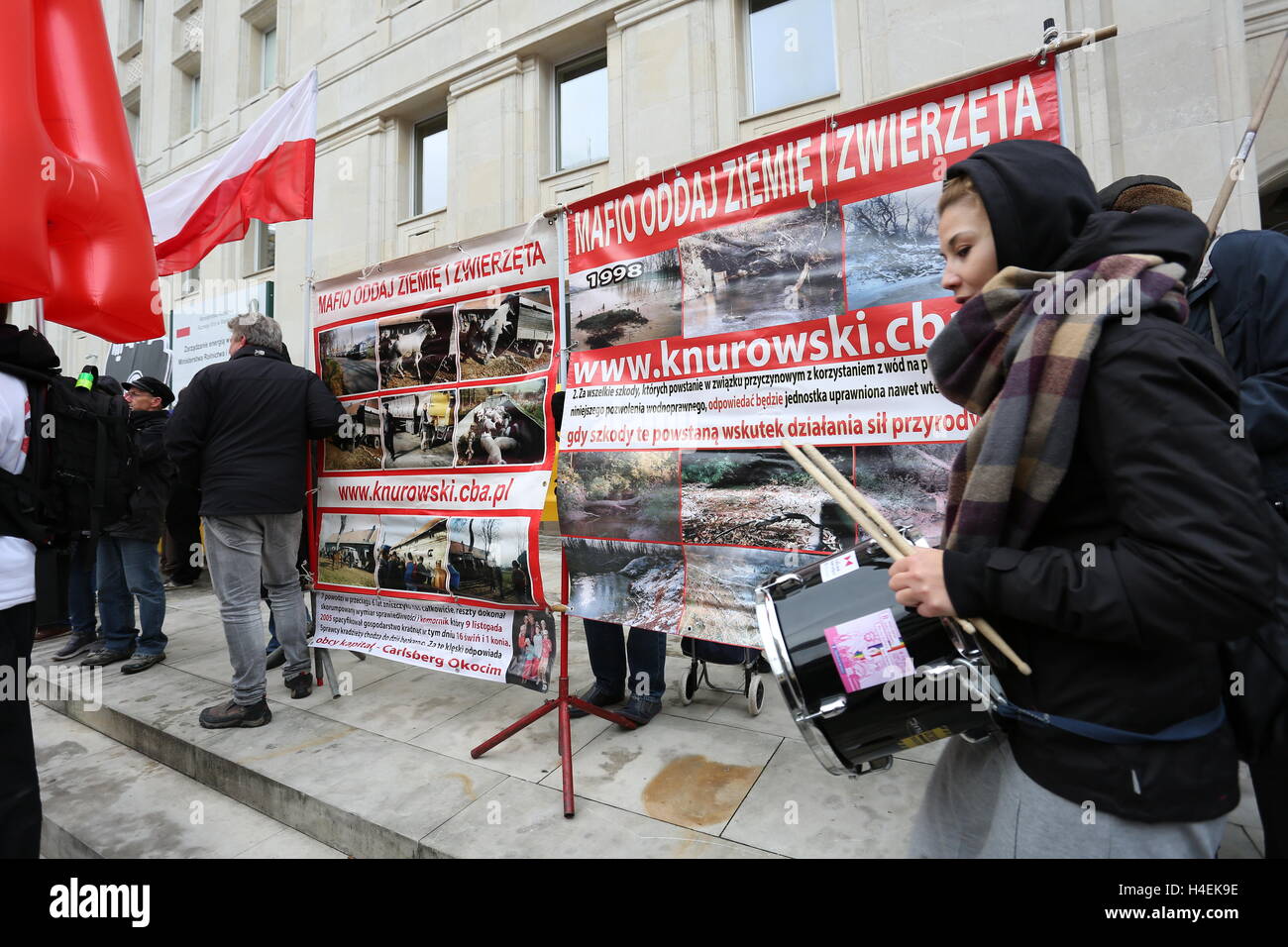 Warsaw, Poland. 15th Oct, 2016. Several NGOs, Green Party, Antifa and ...