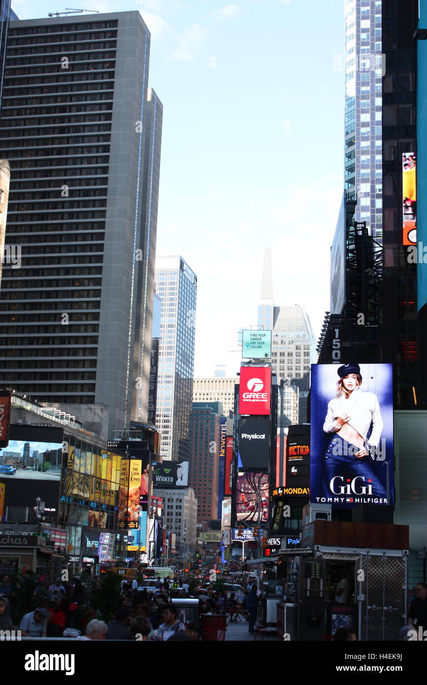York times square hi-res stock photography and images - Alamy