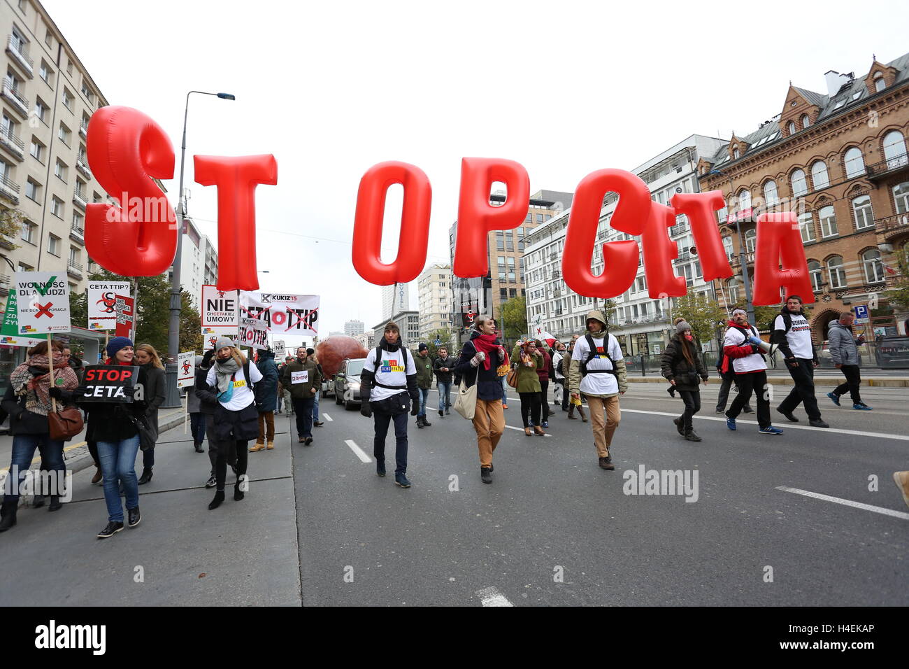 Warsaw, Poland. 15th Oct, 2016. Several NGOs, Green Party, Antifa and ...