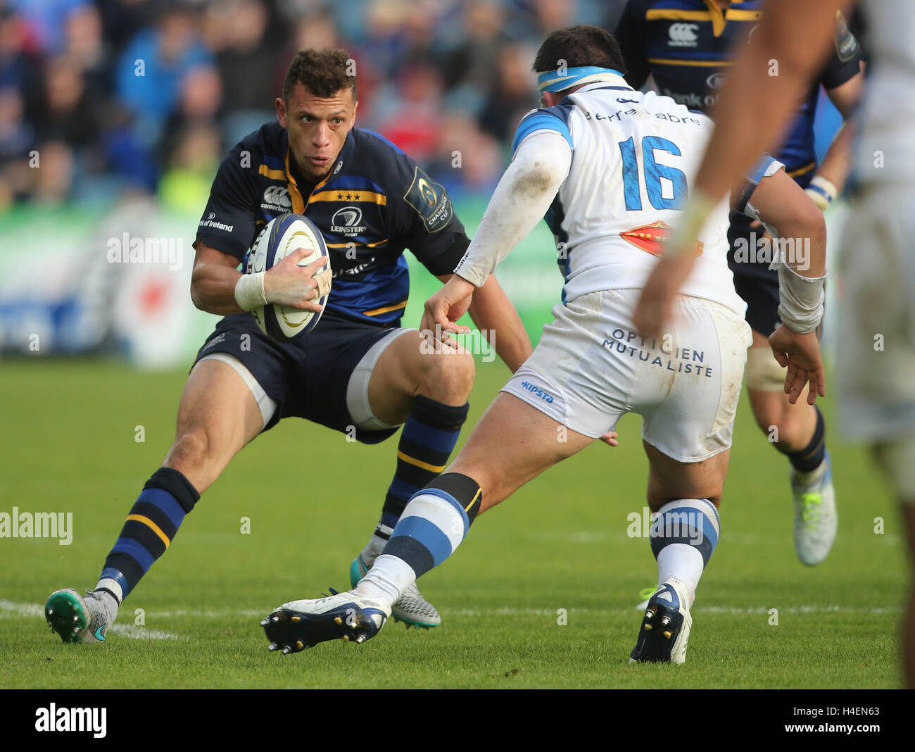 Leinster's Zane Kirchner faces off against Castres' Brice Mach during ...