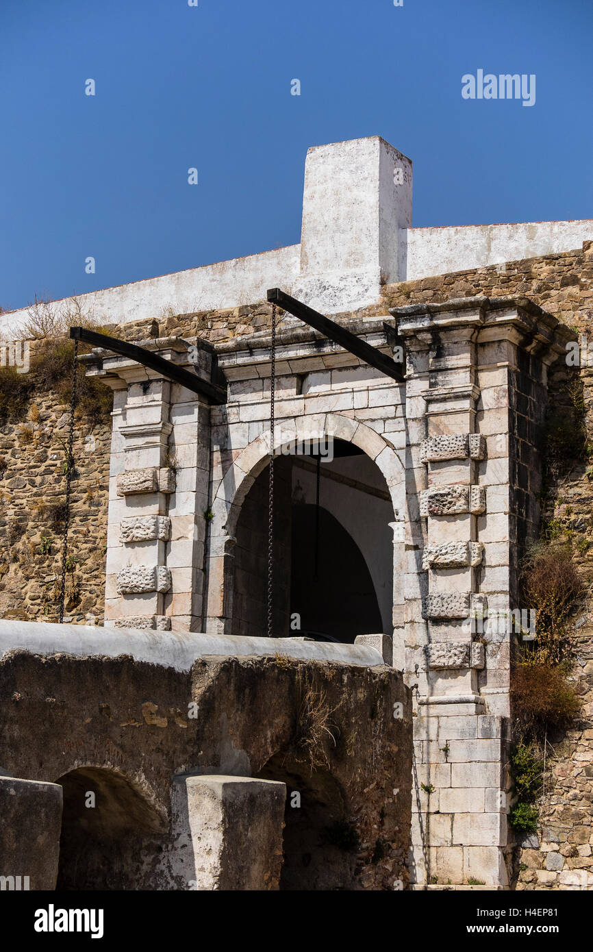 Medieval drawbridge hi-res stock photography and images - Alamy