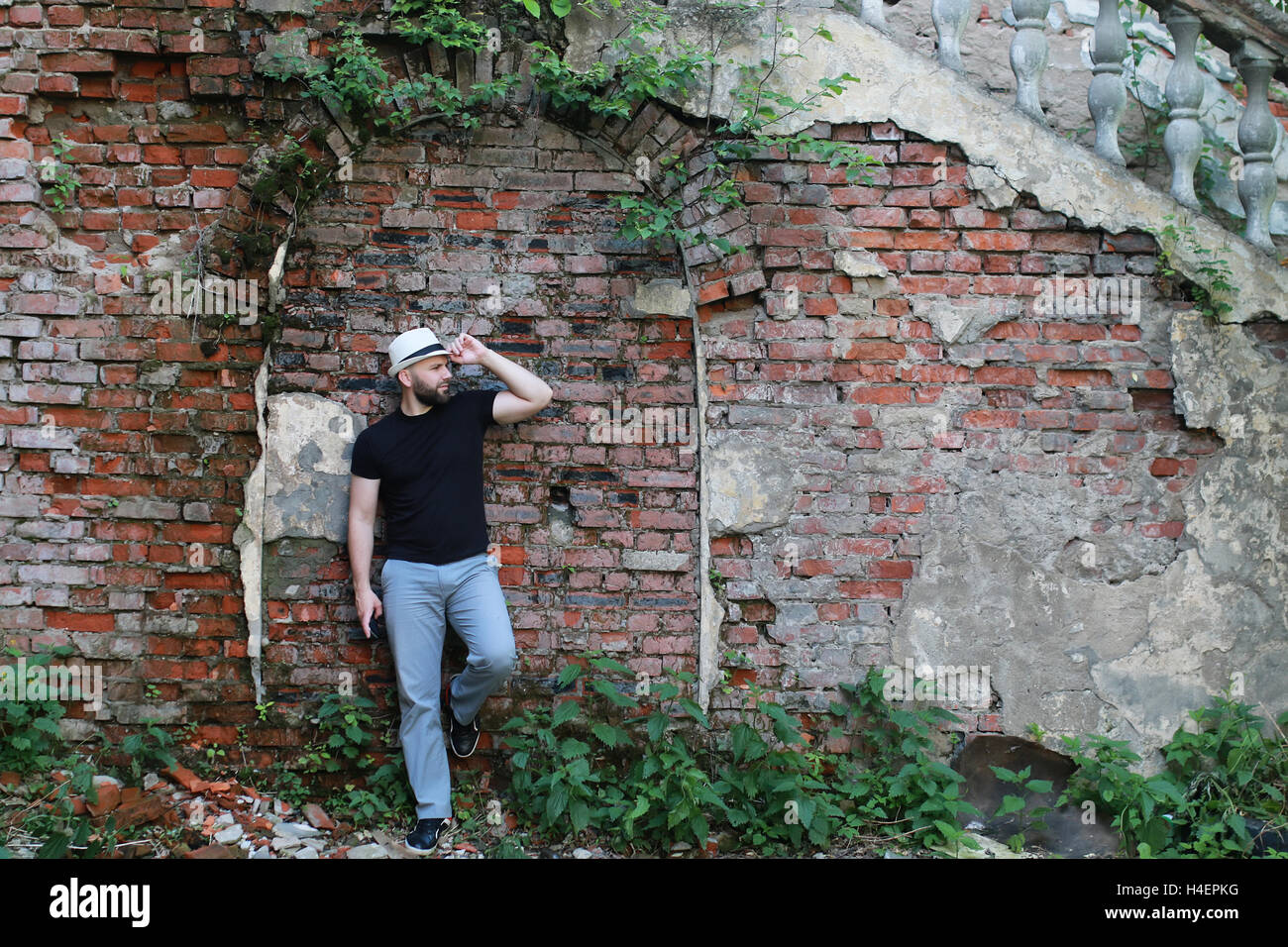 old brick wall man stand Stock Photo - Alamy