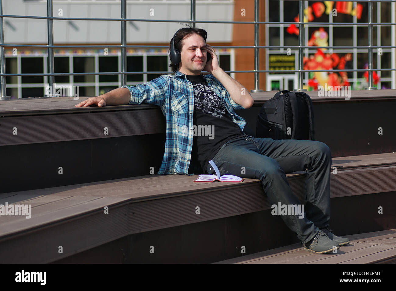 student outdoor learn alone Stock Photo - Alamy