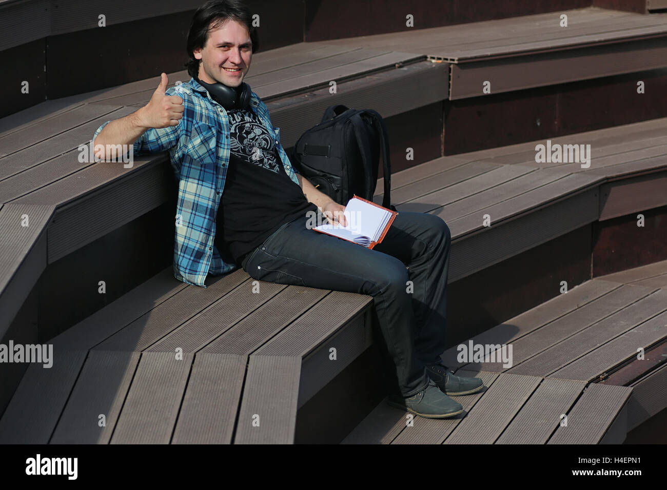 student outdoor learn alone Stock Photo - Alamy