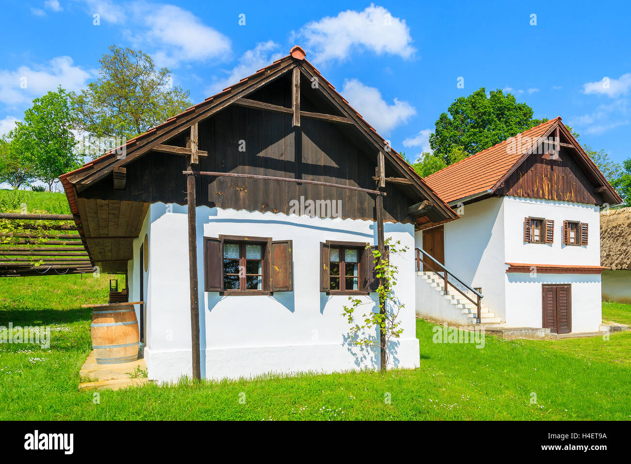Traditional cottage houses in wine making region of Burgenland ...