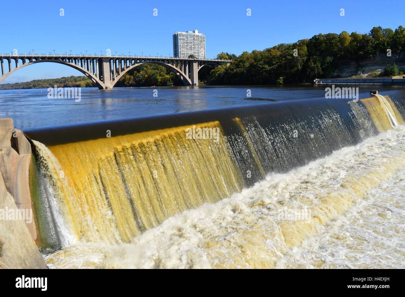 Waterfall at the Ford Dam in Minneapolis Minnesota Stock Photo - Alamy