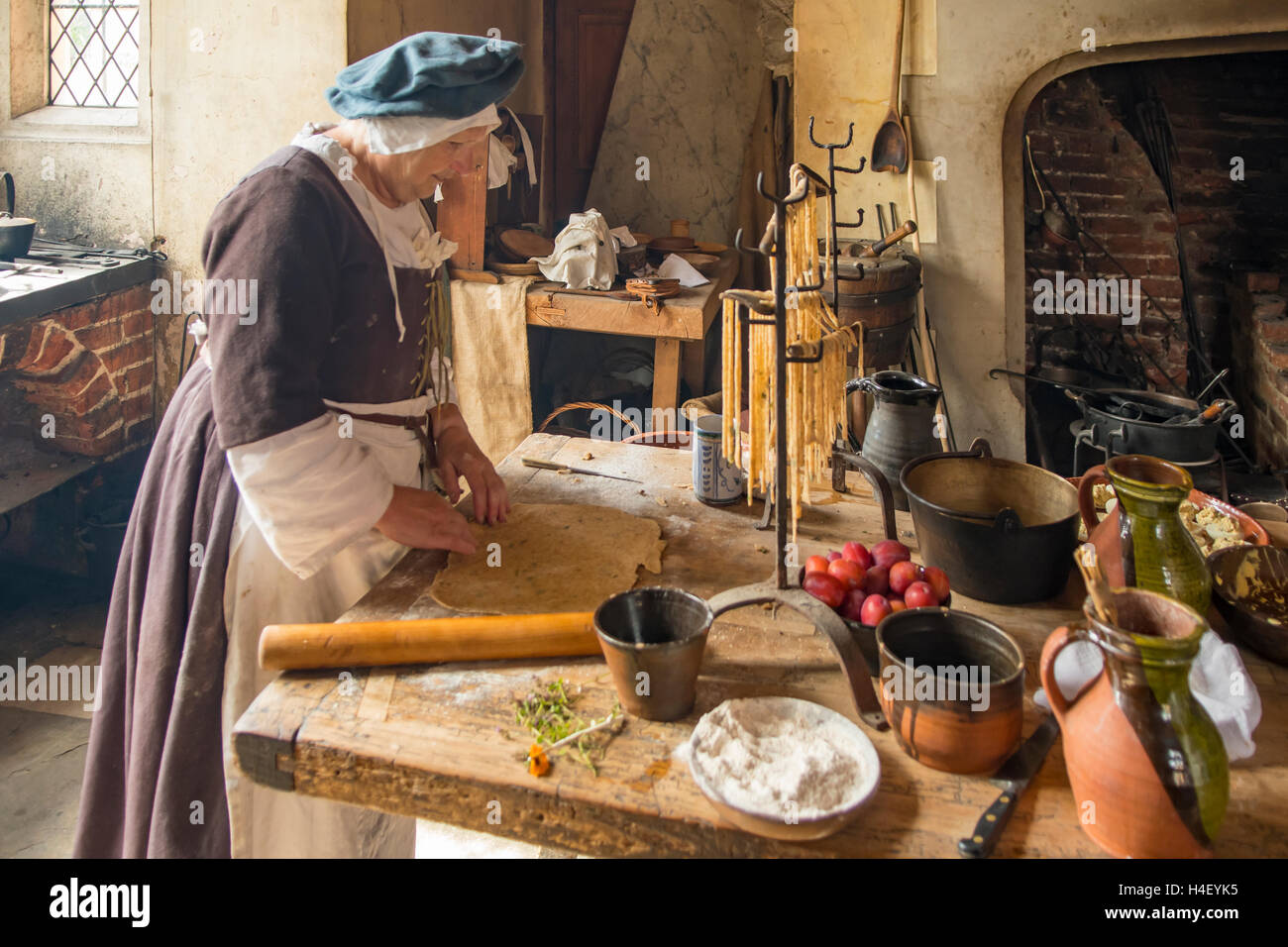 Tudor period kitchen hi-res stock photography and images - Alamy