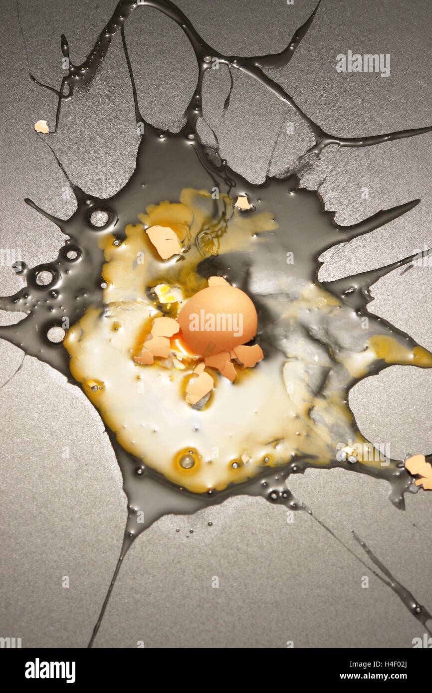 Eggshell plates hi-res stock photography and images - Alamy