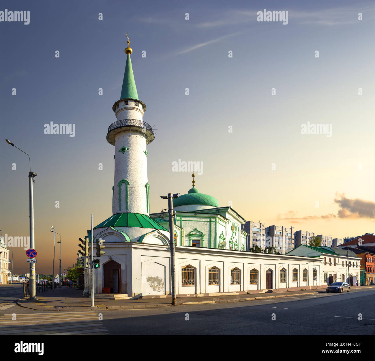 Mosque on street hi-res stock photography and images - Alamy