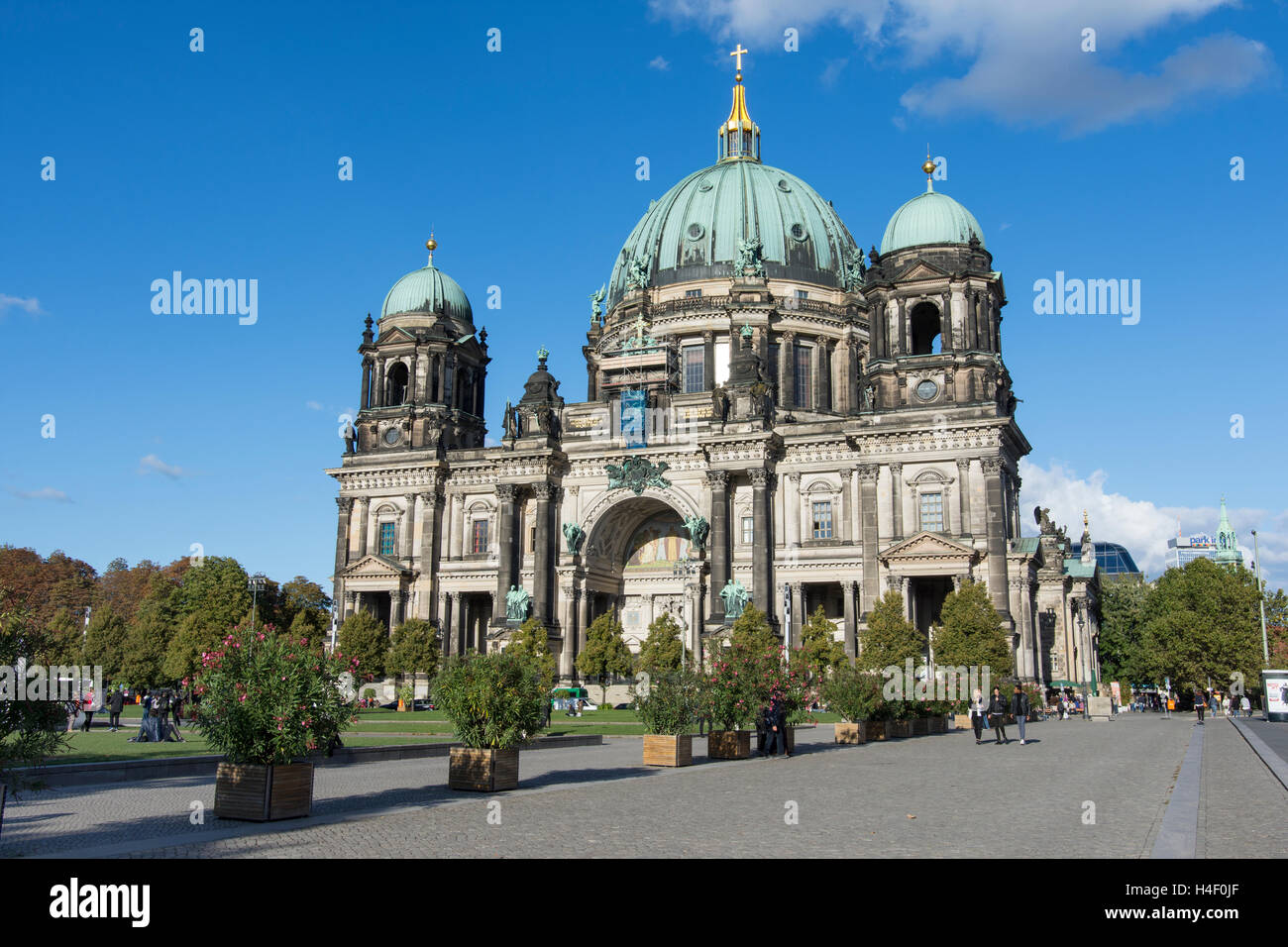 Palace bridge in berlin hi-res stock photography and images - Alamy