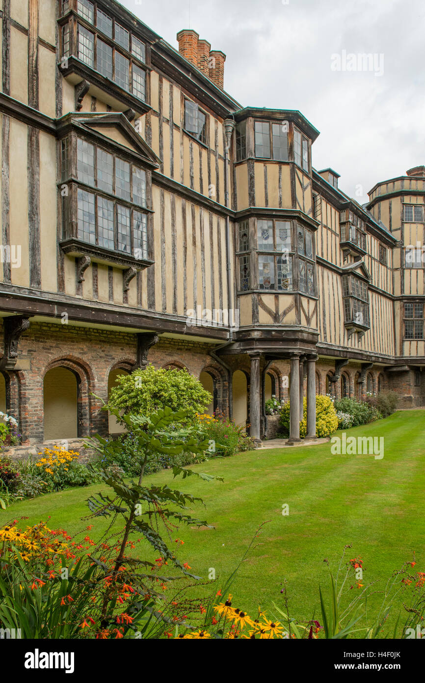 Queens Court Building High Resolution Stock Photography and Images - Alamy