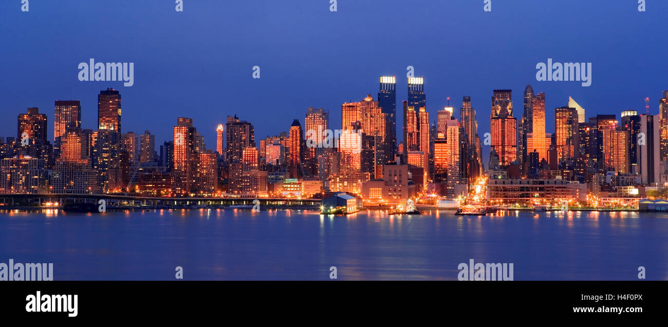 Panoramic view of Mid Town Manhattan New York city viewed from ...
