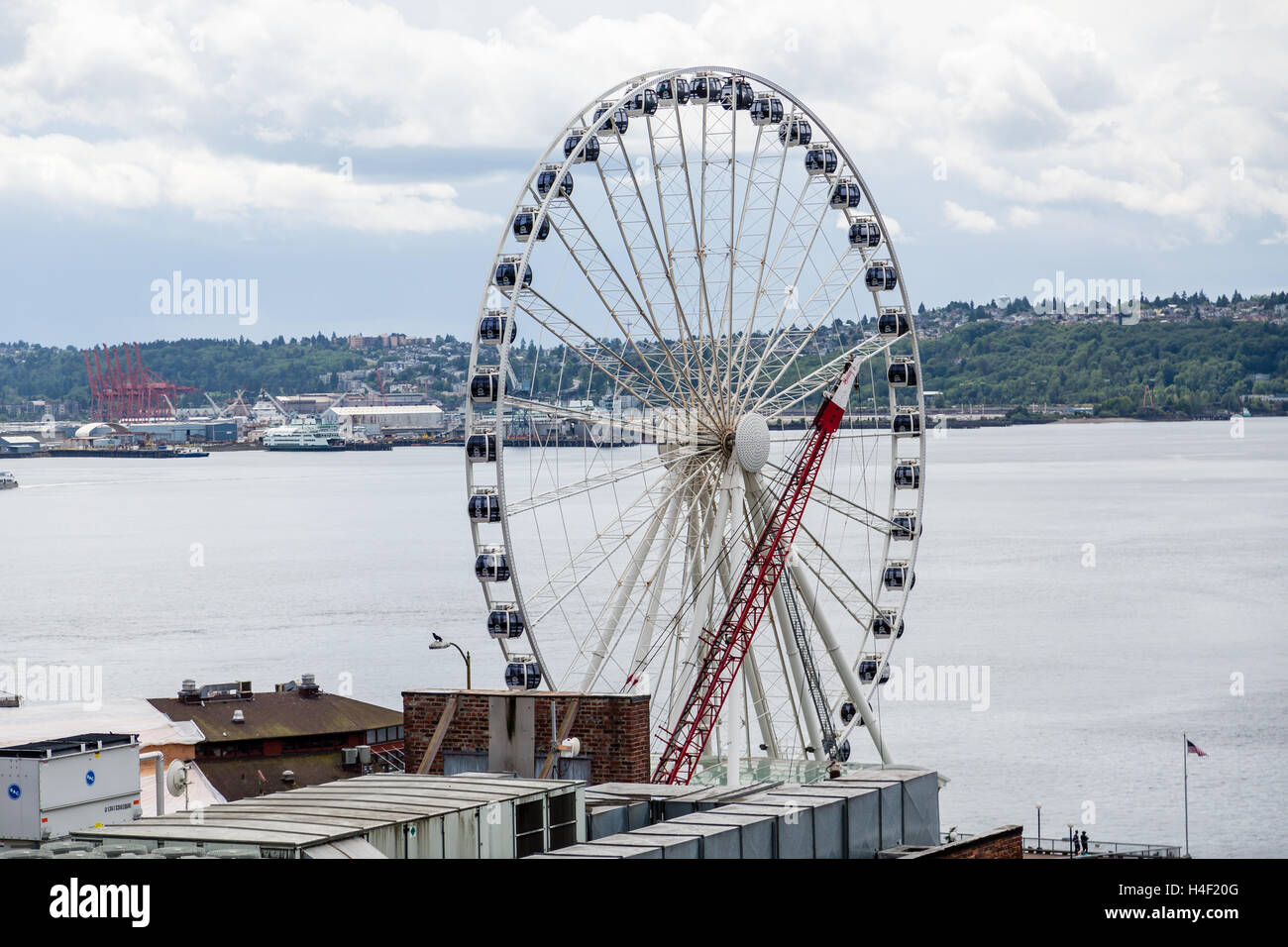 Waterfront architecture of Seattle featuing the new ferris wheel Stock ...