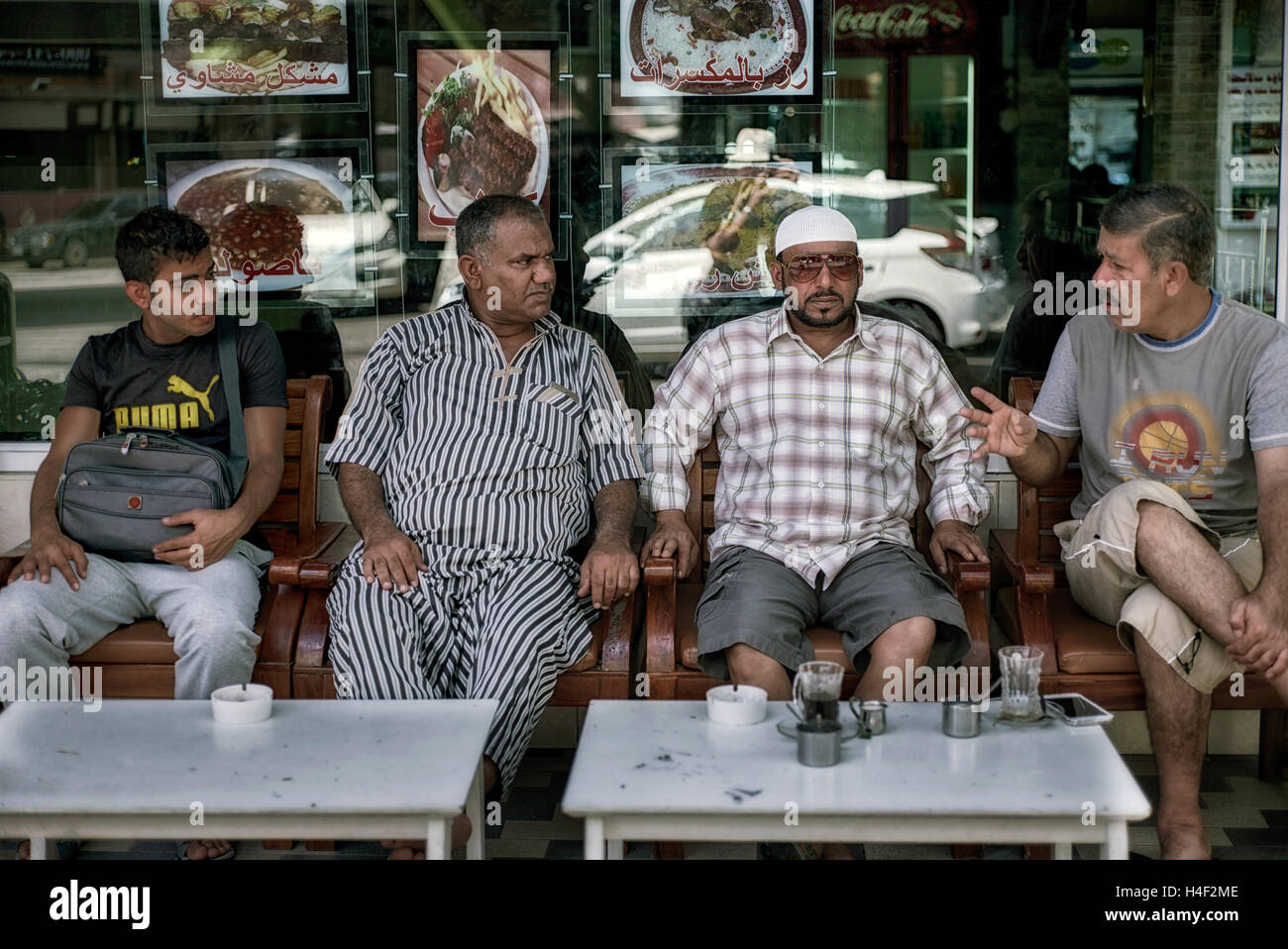 Omani people hi-res stock photography and images - Alamy