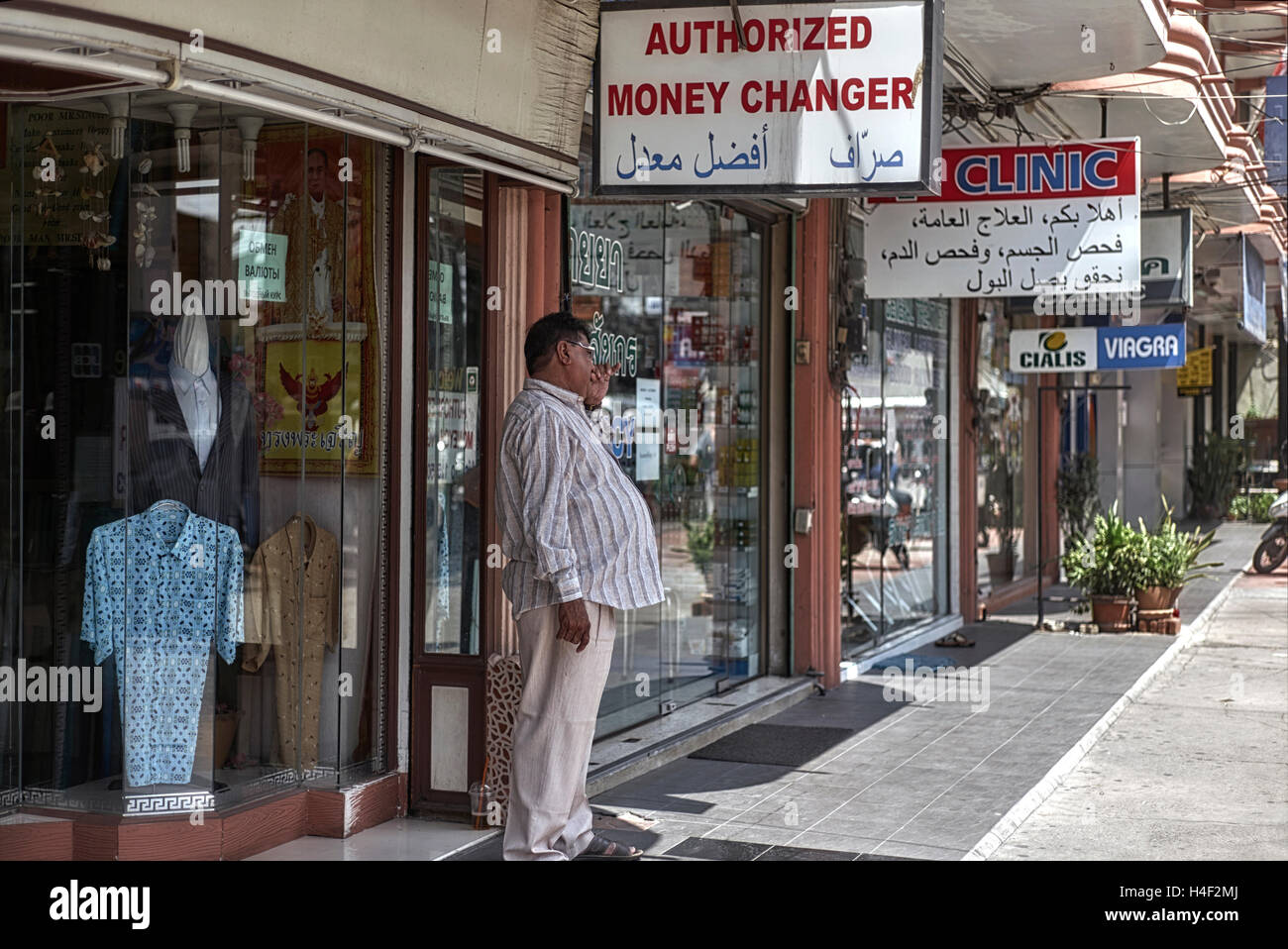 Shopkeeper middle east hi-res stock photography and images - Alamy